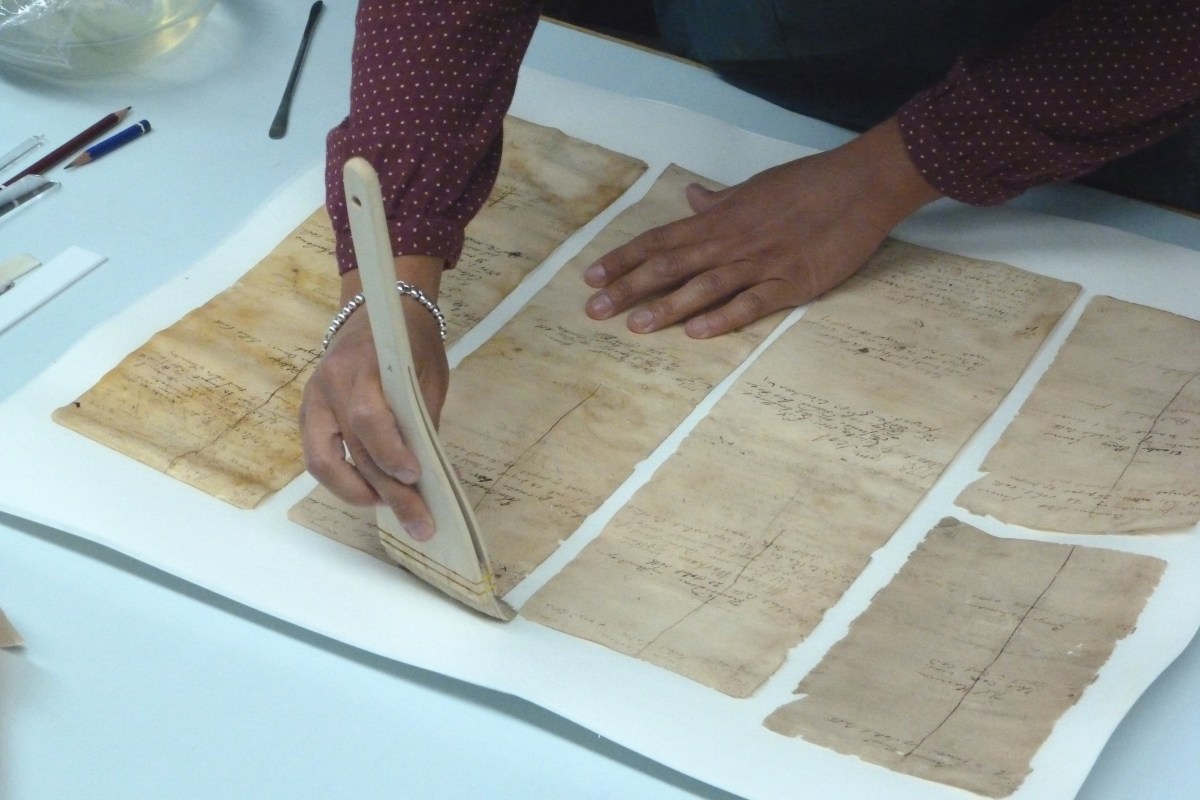 The benefit of (not) sticking together: a non-adhesive binding solution ...